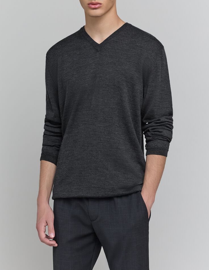 Pull anthracite tricot encolure V Homme