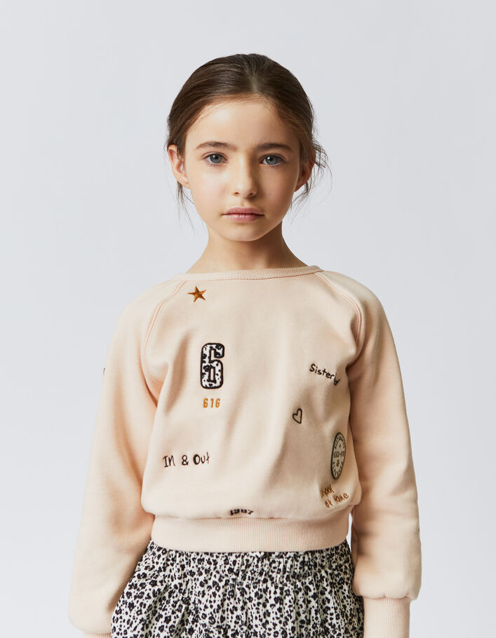 Girls’ powder pink sweatshirt with embroidery and patches