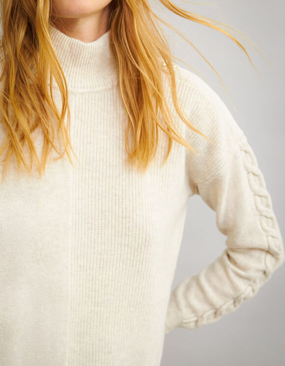 Pull col montant en laine écru boutons bijoux épaule femme